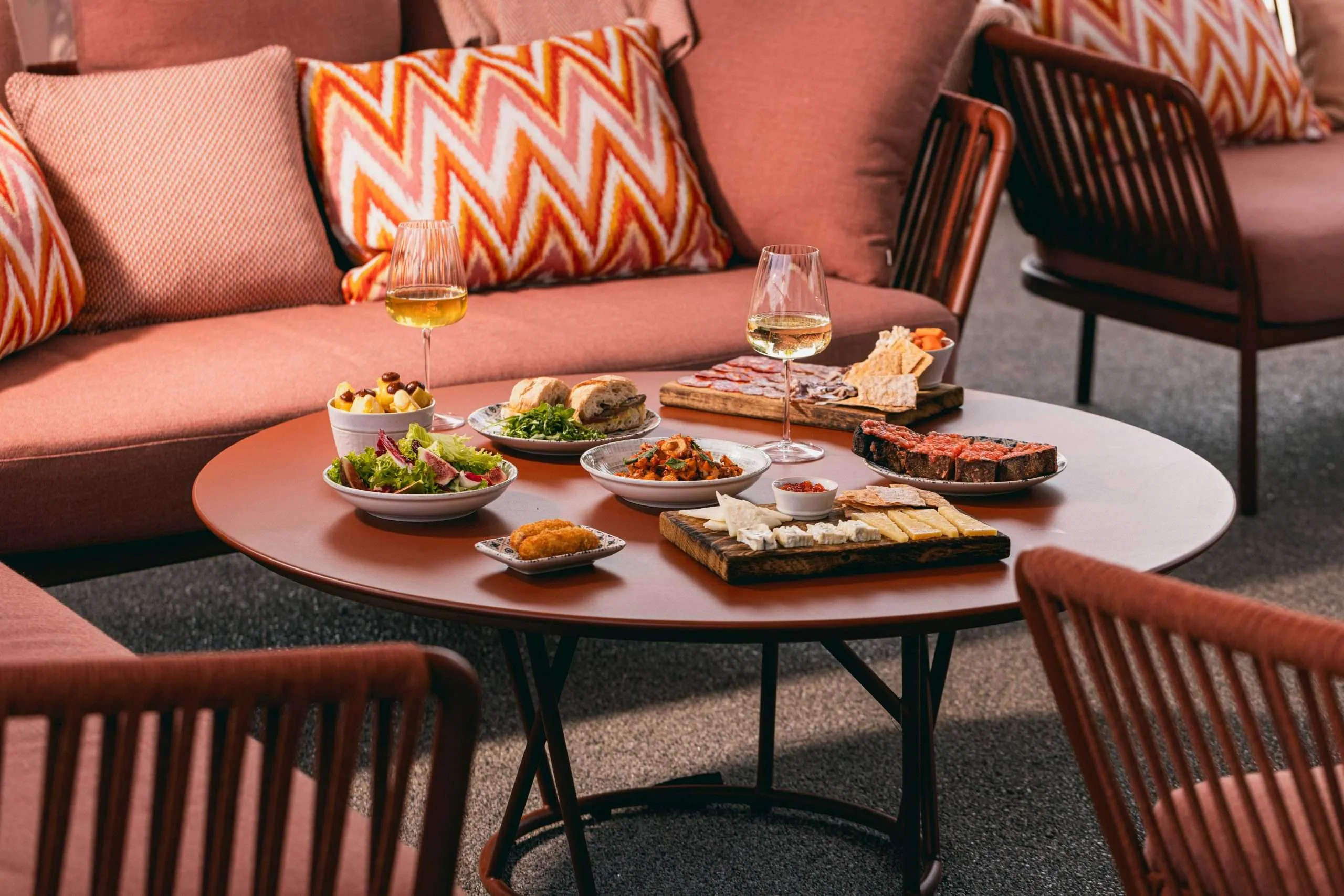 Joia Rooftop Bar review: Great food and drink with sky-high party ...