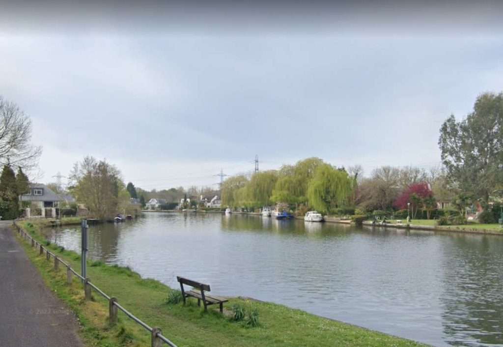 Locals fear plans to stop the Thames from flooding could see popular ...