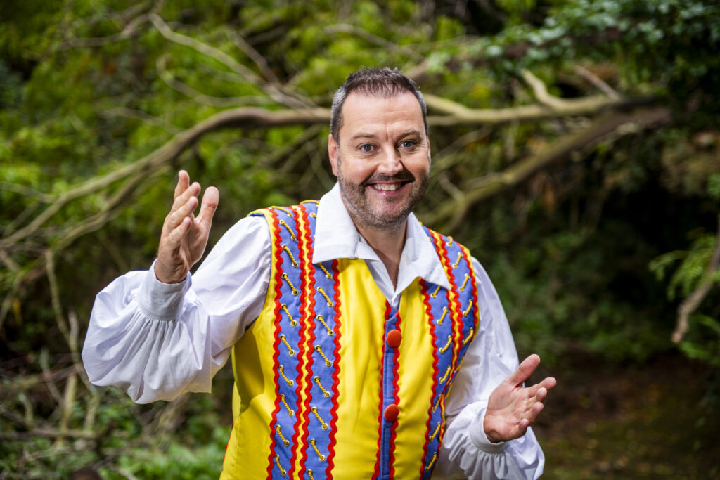 Still time to catch Gareth Gates and Dr Ranj in Bromley panto Snow ...