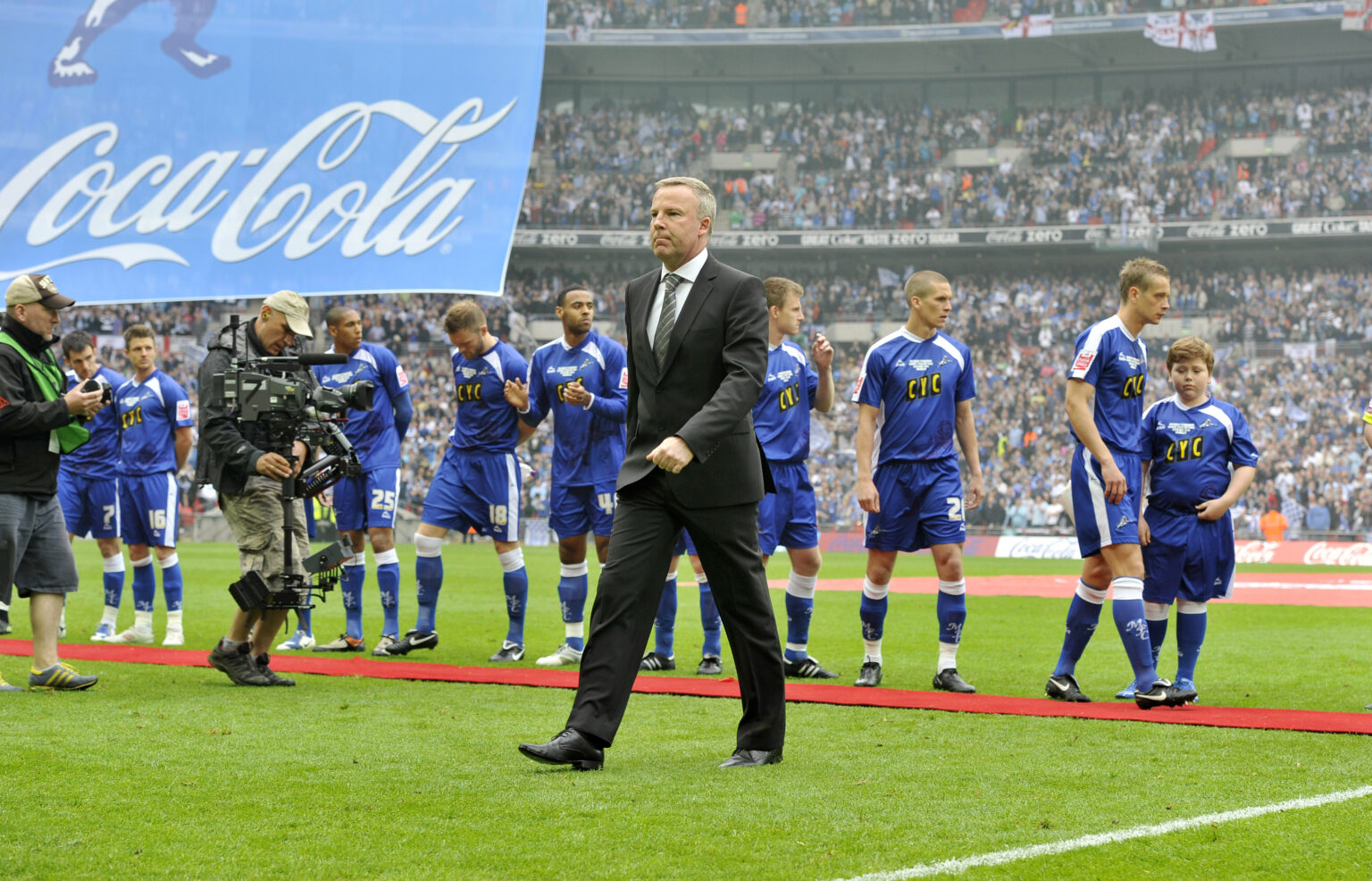 Tributes pour in after passing of former Millwall manager Kenny Jackett ...